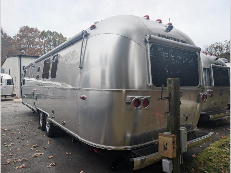 New 2025 Airstream Classic 33FB Twin With Solar And Lithium Package ...