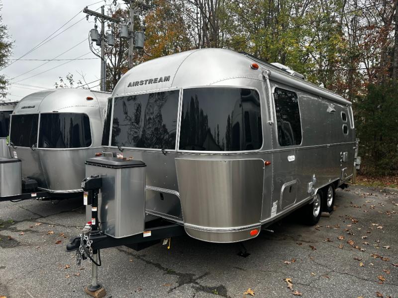 New 2025 Airstream Flying Cloud 23FB Twin With Solar and Lithium ...