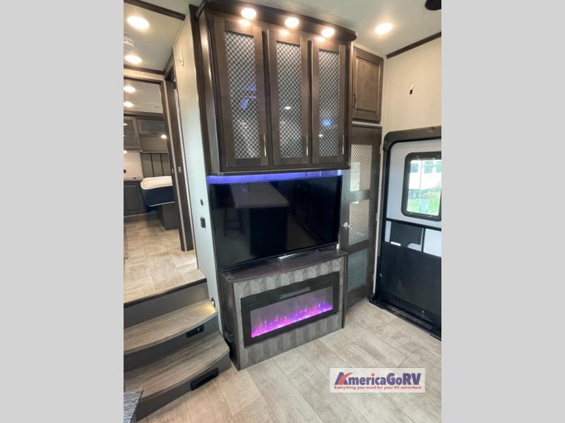 Used 2021 Grand Design Momentum 399TH-R Toy Hauler Fifth Wheel at ...