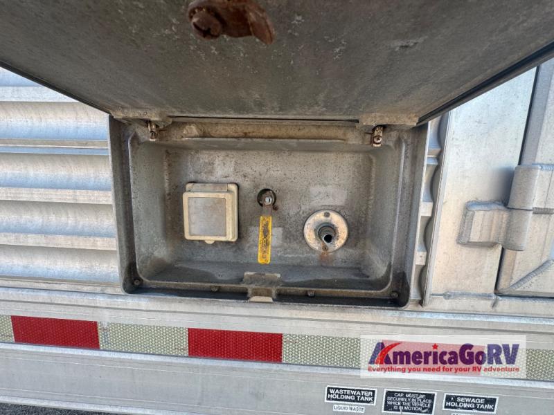 Used 2003 PLATINUM 4 HORSE LIVING QUARTERS Horse Trailers with living ...