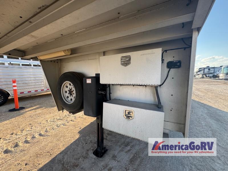 Used 2003 PLATINUM 4 HORSE LIVING QUARTERS Horse Trailers with living ...