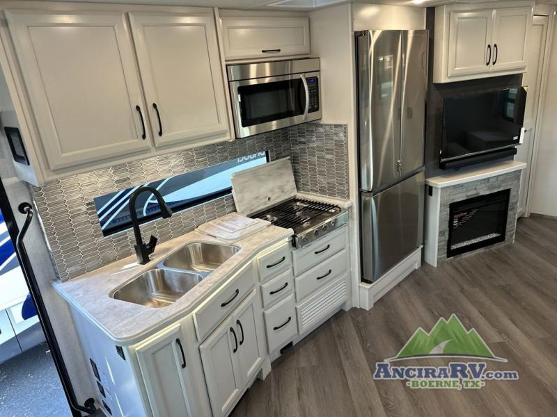 New 2025 Fleetwood RV Bounder 35K Motor Home Class A at Ancira RV of ...
