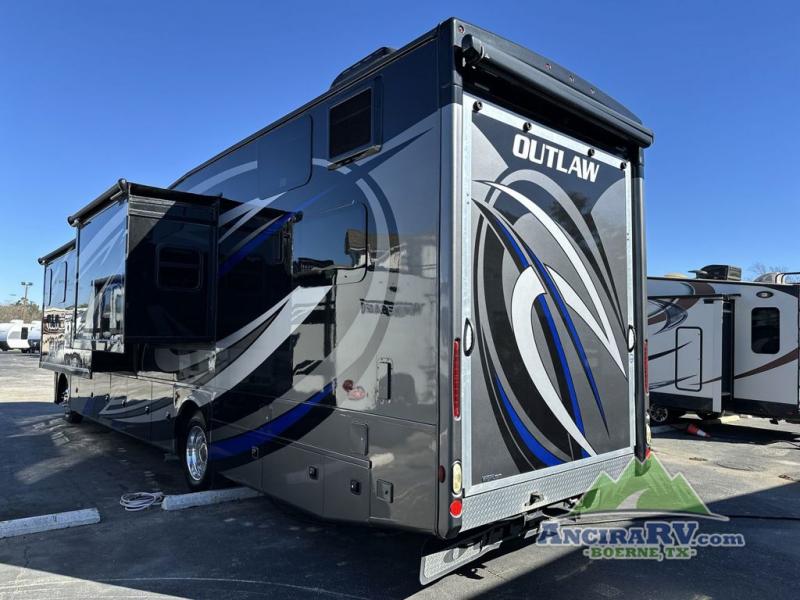 Used 2021 Thor Motor Coach Outlaw 38KB Motor Home Class A - Toy Hauler ...
