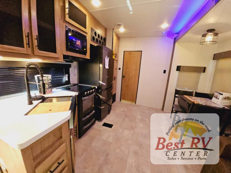 New 2025 Forest River RV Cherokee Timberwolf Black Label 39HBABL ...