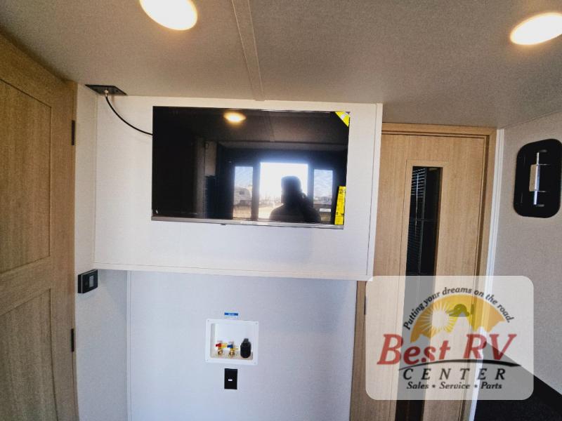 New 2025 Heartland Cyclone 4006 Toy Hauler Fifth Wheel at Best RV ...