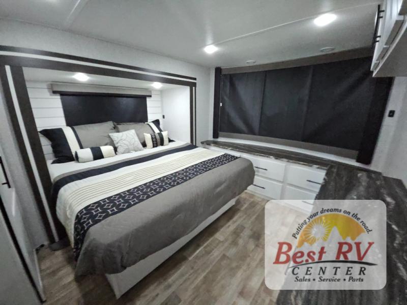 New 2025 CrossRoads RV Hampton HP375DBL Destination Trailer at Best RV ...