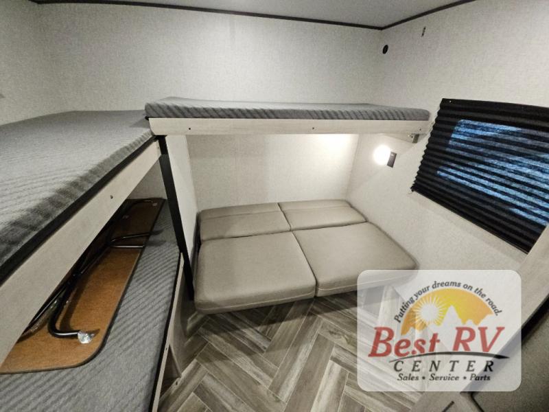 New 2025 CrossRoads RV Zinger Lite ZR18QB Travel Trailer at Best RV ...