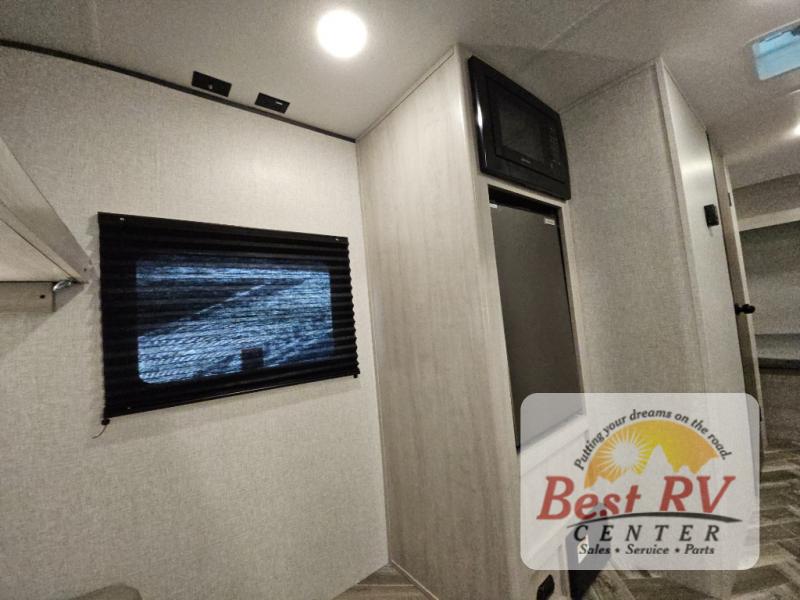 New 2025 CrossRoads RV Zinger Lite ZR18QB Travel Trailer at Best RV ...