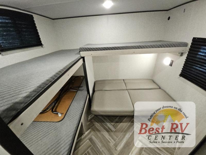 New 2025 CrossRoads RV Zinger Lite ZR18QB Travel Trailer at Best RV ...