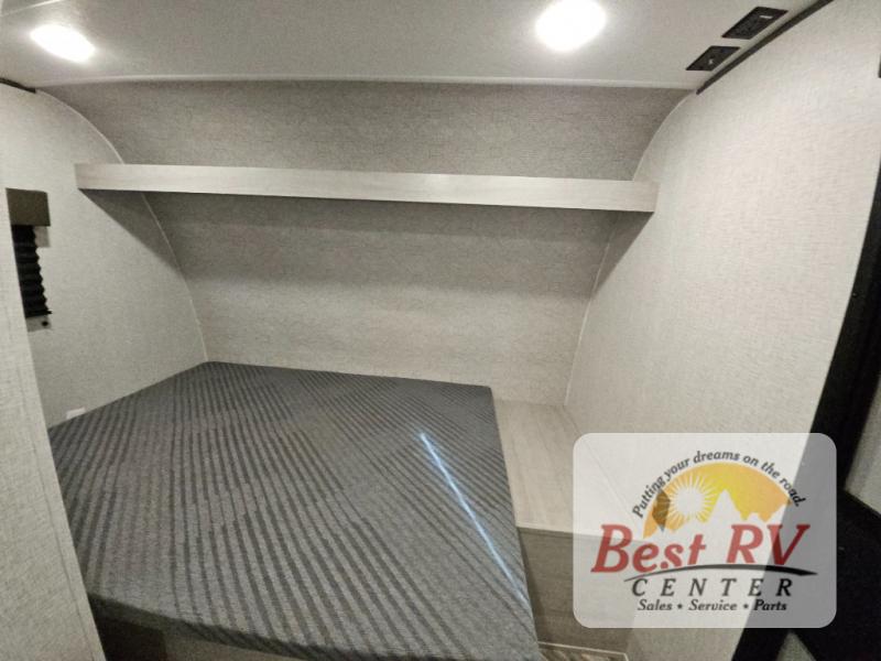 New 2025 CrossRoads RV Zinger Lite ZR18QB Travel Trailer at Best RV ...