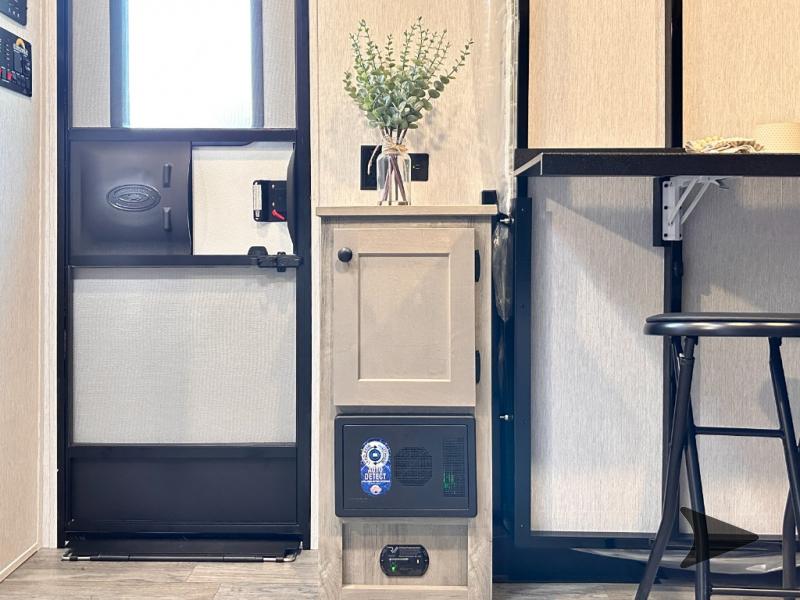 New 2026 Wayfinder RV GO LITE BOULDERBACK 14 Toy Hauler Travel Trailer ...