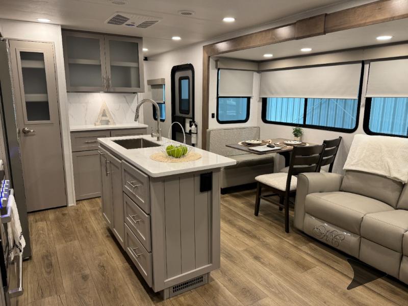 New 2025 Alliance RV Avenue 332RL Travel Trailer at Bish's RV | Pick Up ...