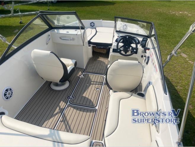 New 2025 Stingray DC 191 Deck Boat at Brown's RV Superstore | McBee, SC ...
