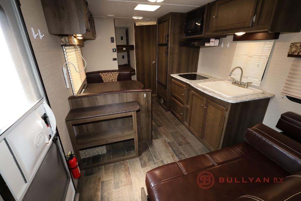 Used 2017 Keystone RV Bullet Crossfire 2510BH Travel Trailer at Bullyan ...