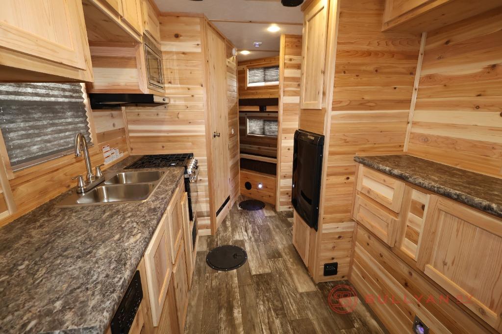 New 2025 Ice Castle Fish Houses RV Edition ll Fish House at Bullyan RV ...