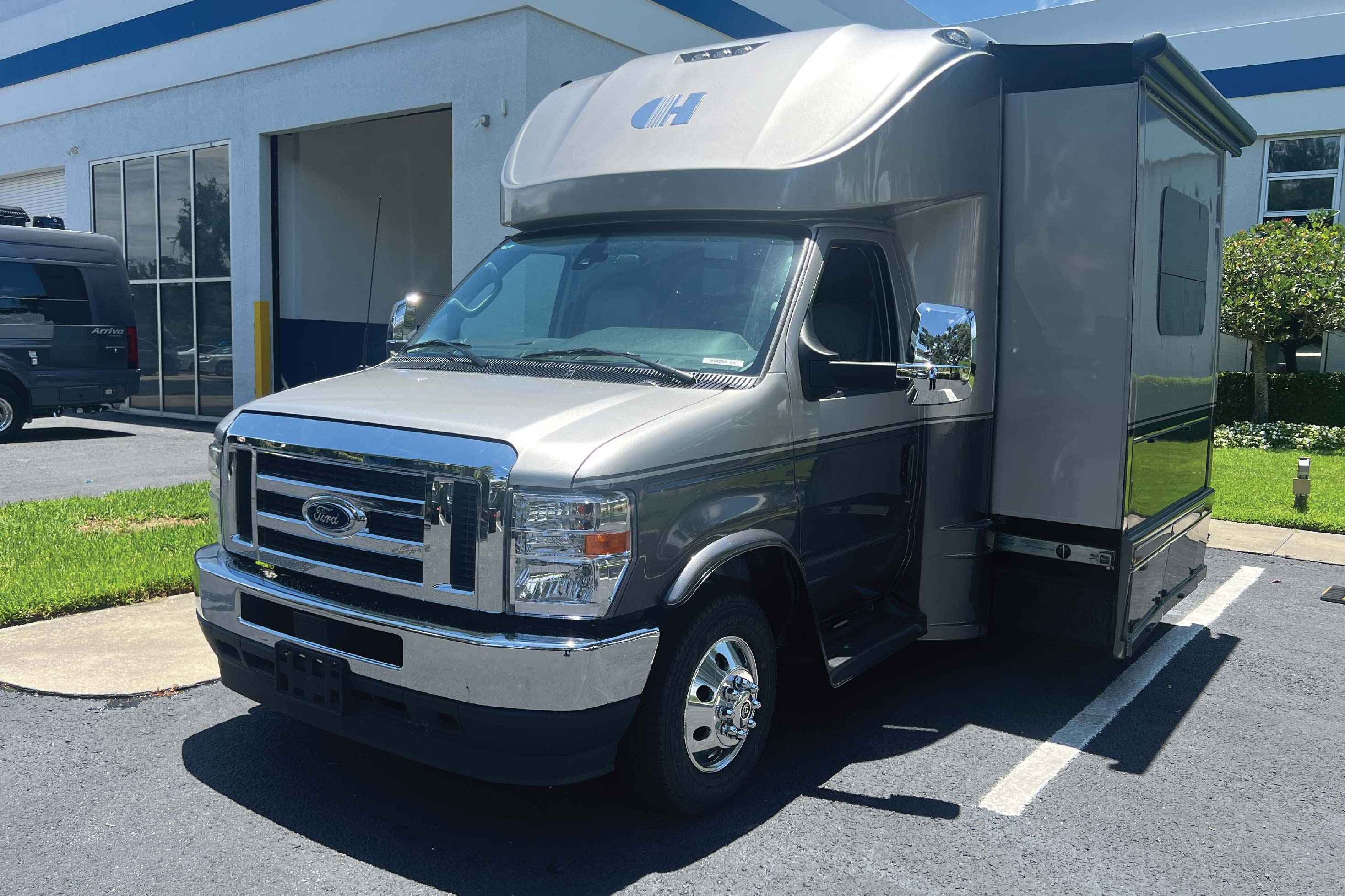 Platinum-272-IV Coach House RV in Nokomis, FL