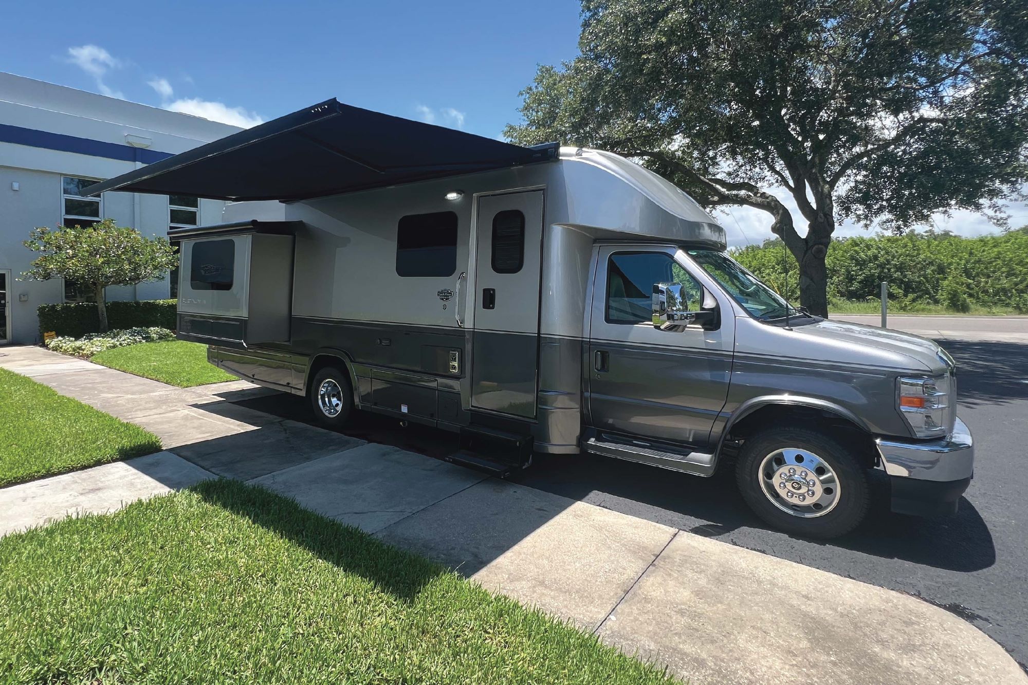 Platinum-272-IV Coach House RV in Nokomis, FL