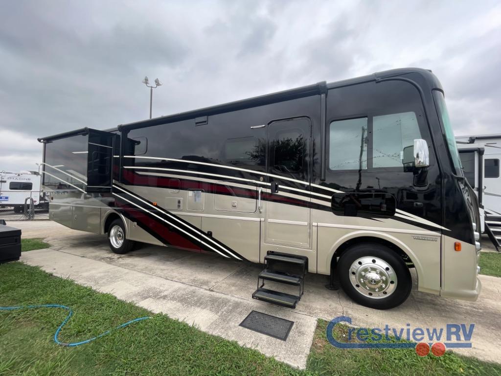 New 2025 Winnebago Adventurer 35F Motor Home Class A at Crestview RV ...