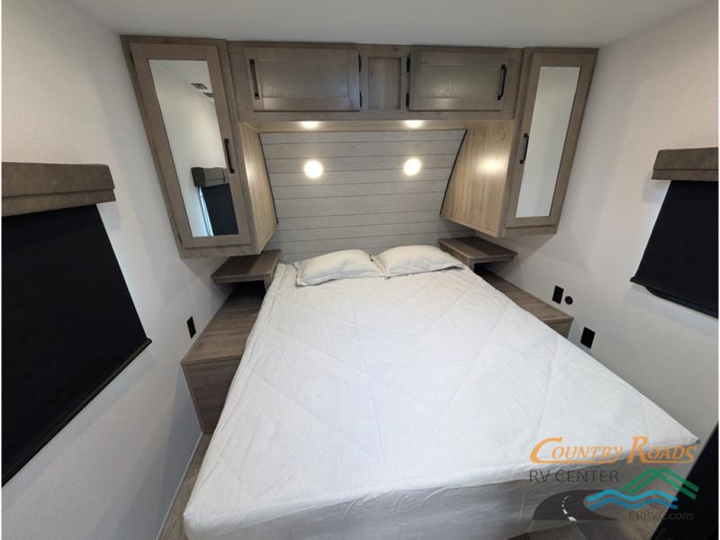 New 2025 Palomino Puma 227RK Travel Trailer at Country Roads RV Center ...