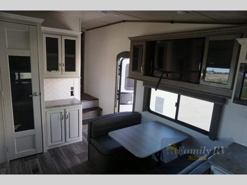 Used 2023 Keystone RV Cougar Half-Ton 23MLE Fifth Wheel at Family RV ...