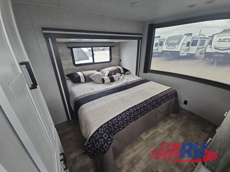 New 2024 CrossRoads RV Hampton HP390PVL Destination Trailer at Fun Town ...