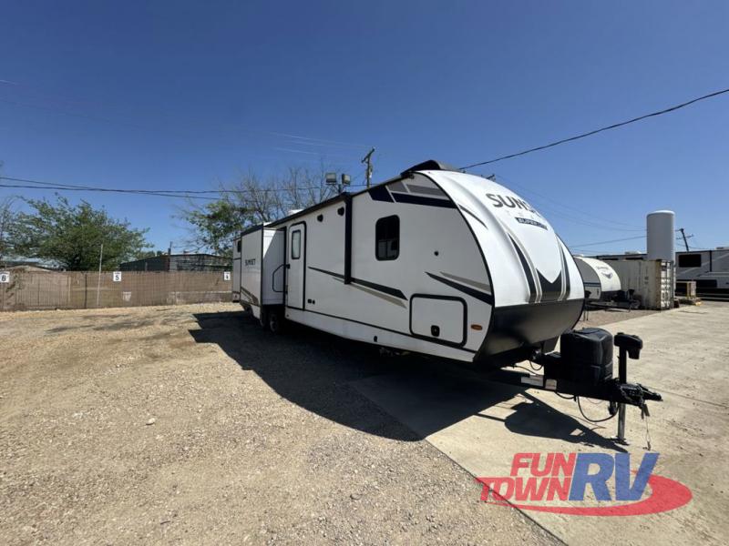 Used 2023 CrossRoads RV Sunset Trail 331BH Travel Trailer at Fun Town ...