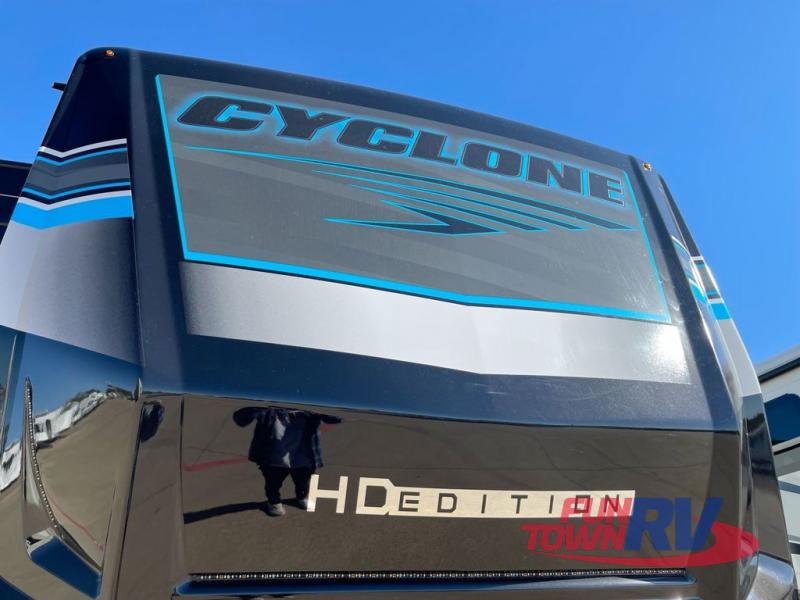 New 2025 Heartland Cyclone 4270 Toy Hauler Fifth Wheel at Fun Town RV ...