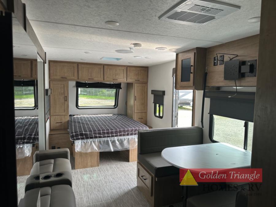 New 2025 Coachmen RV Freedom Express Ultra Lite 22MLS Travel Trailer at ...
