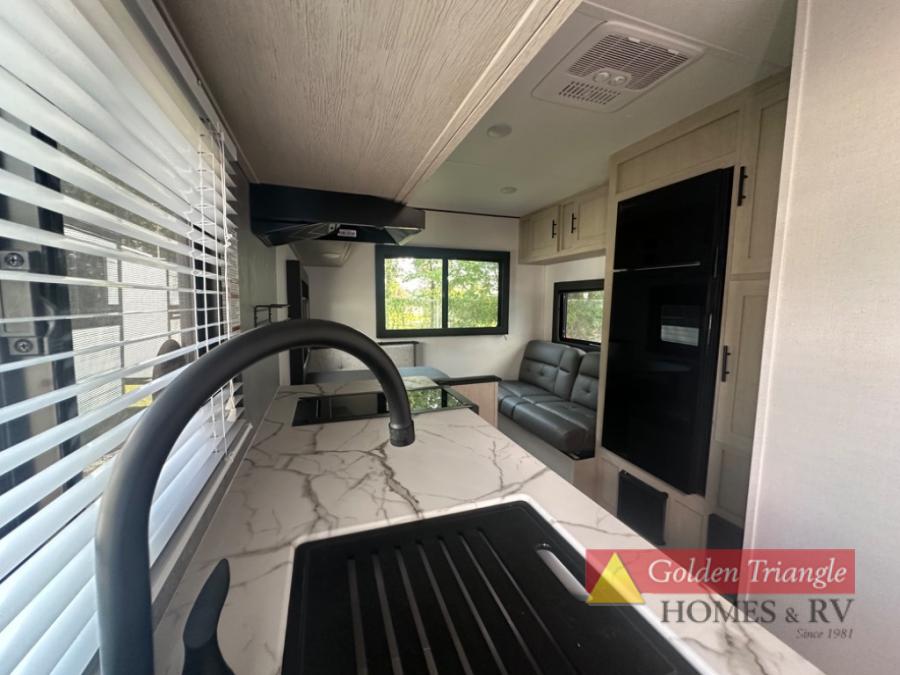 New 2026 Shasta RVs i-5 Edition 521CK Travel Trailer at Golden Triangle ...