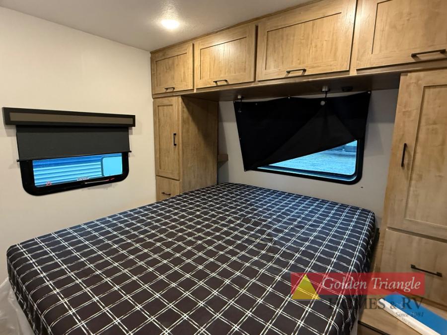 New 2025 Coachmen RV Freedom Express Ultra Lite 252RBS Travel Trailer ...