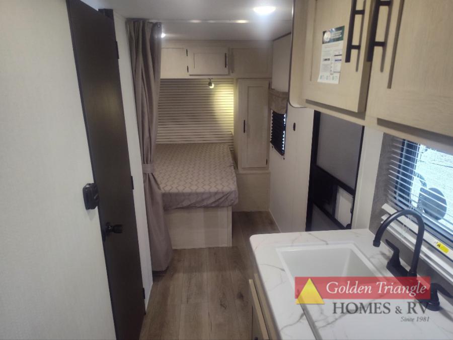 New 2025 Shasta RVs i-5 Edition 521CK Travel Trailer at Golden Triangle ...