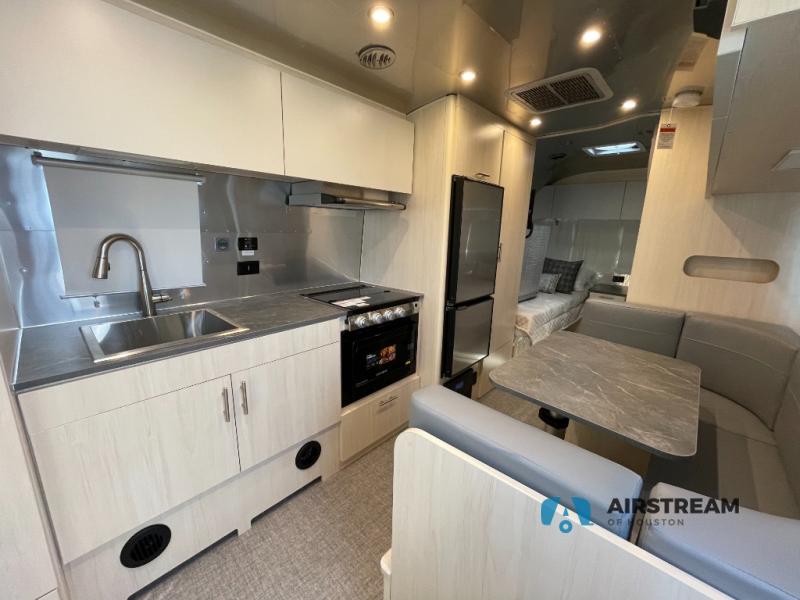 New 2025 Airstream Flying Cloud 23FB Travel Trailer at Holiday World ...