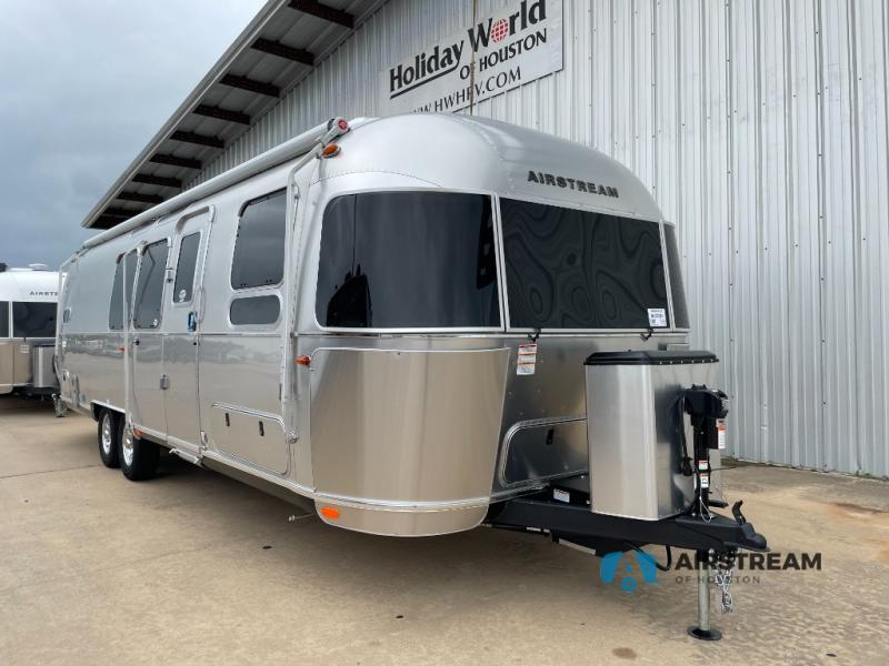 New 2025 Airstream Flying Cloud 30FB Travel Trailer at Holiday World ...