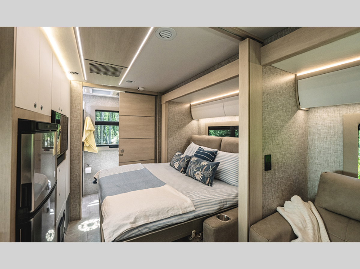 Tiffin Motorhomes Wayfarer Motor Home Class C - Diesel RVs For Sale