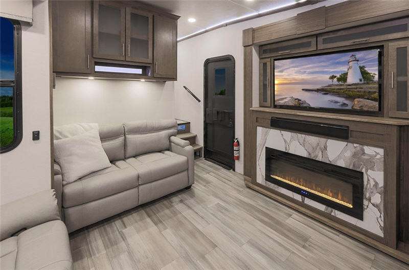 Alliance RV Avenue Fifth Wheel Reviews | Floorplans | Features ...