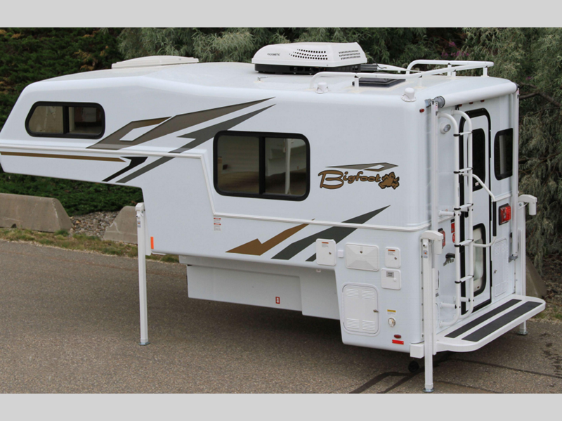 Bigfoot Industries Bigfoot 1500 Series Truck Camper RVs For Sale
