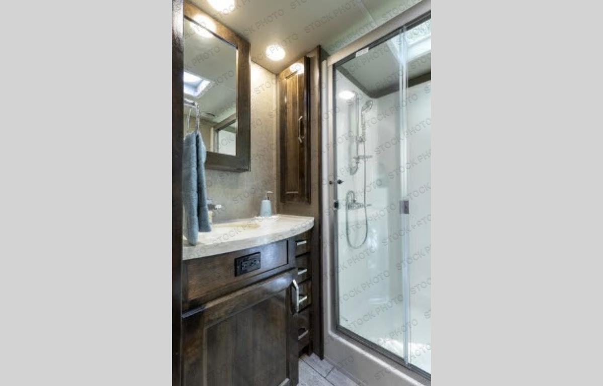 Used 2019 VanLeigh RV Beacon 39RLB Fifth Wheel at Cenla RV Center ...