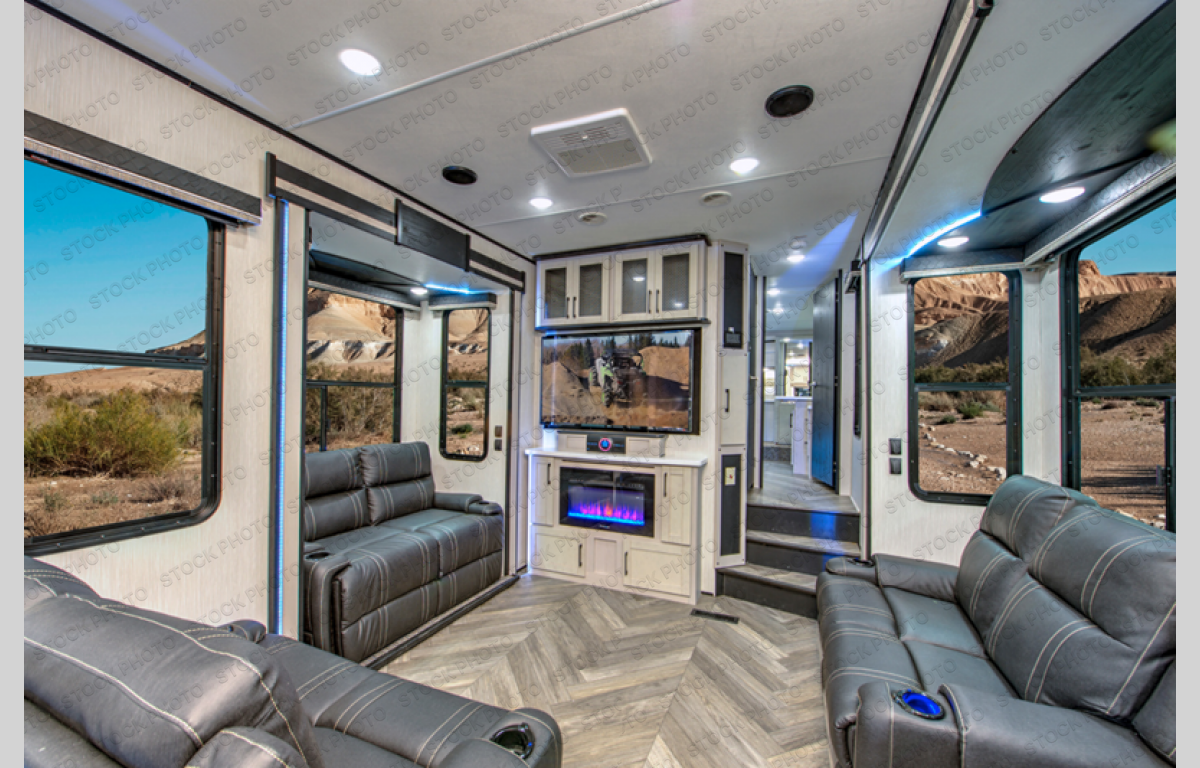 New 2024 Heartland Cyclone 4006 Toy Hauler Fifth Wheel at Leo's ...