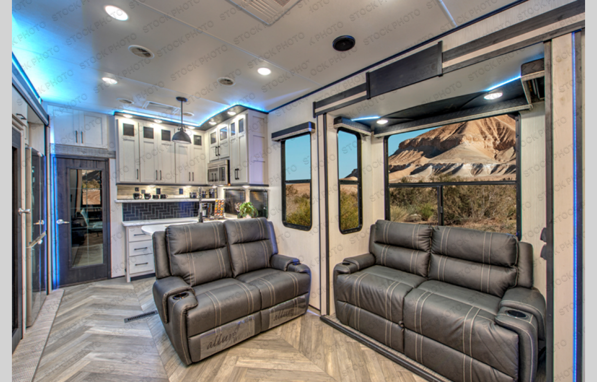 New 2024 Heartland Cyclone 4006 Toy Hauler Fifth Wheel at Leo's ...