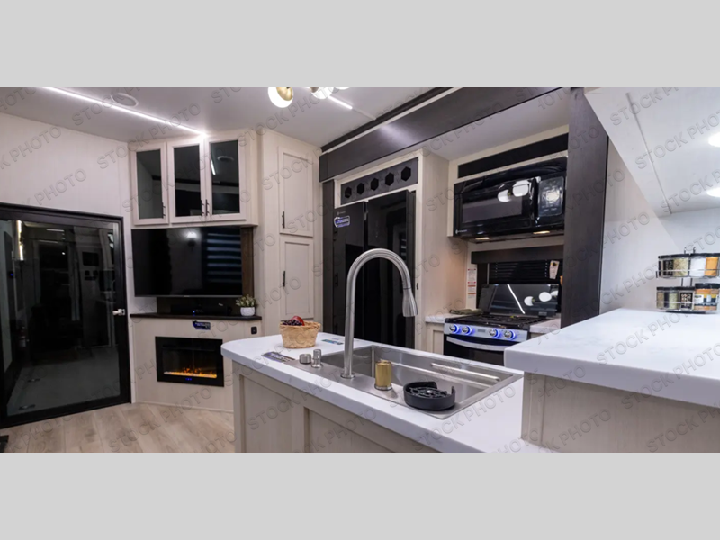 New 2025 Forest River RV Vengeance Rogue Armored 383G2 Toy Hauler Fifth ...