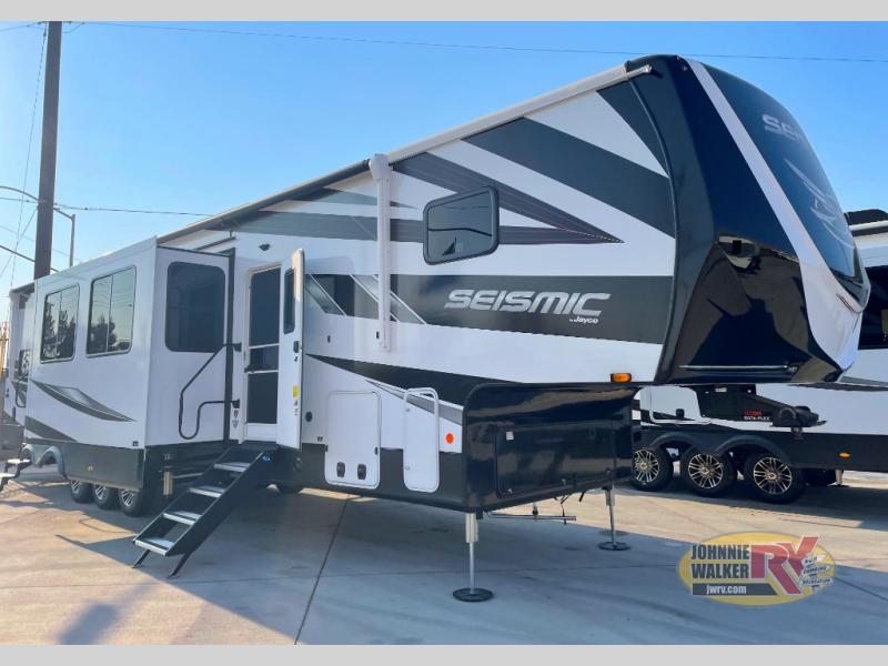 New 2025 Jayco Seismic 395 Toy Hauler Fifth Wheel at Johnnie Walker RV ...