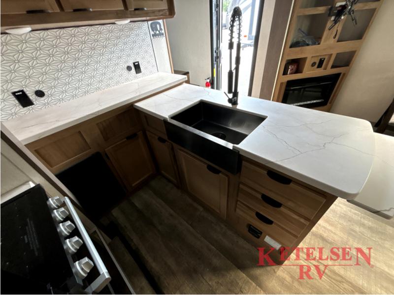 Used 2024 Cherokee Cherokee Arctic Wolf 27SG Fifth Wheel at Ketelsen RV ...