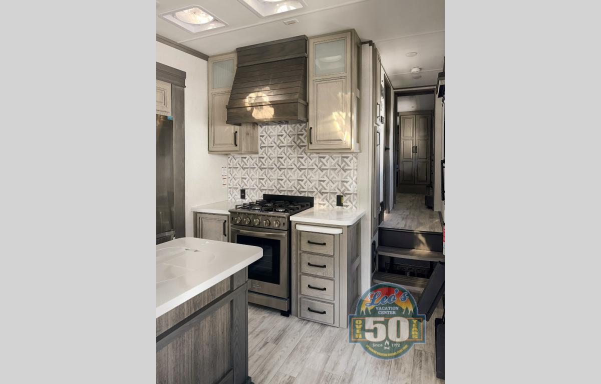 New 2025 Keystone RV Alpine 3303CK Fifth Wheel at Leo’s Vacation Center ...