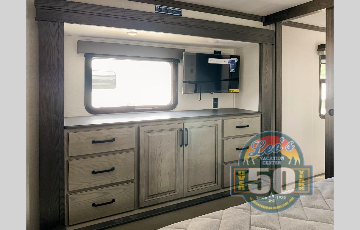 New 2025 Keystone RV Alpine 3303CK Fifth Wheel at Leo’s Vacation Center ...
