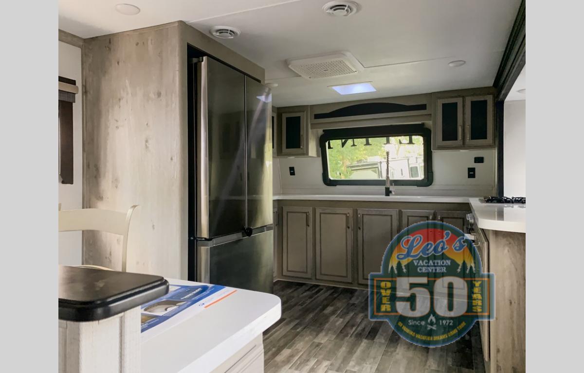 Used 2022 Keystone RV Alpine 3790FK Fifth Wheel at Leo's Vacation ...