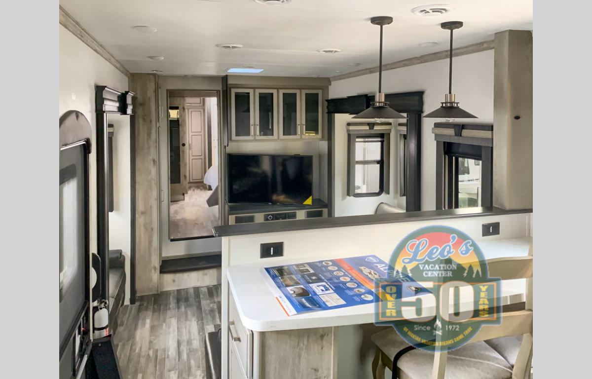Used 2022 Keystone RV Alpine 3790FK Fifth Wheel at Leo's Vacation ...