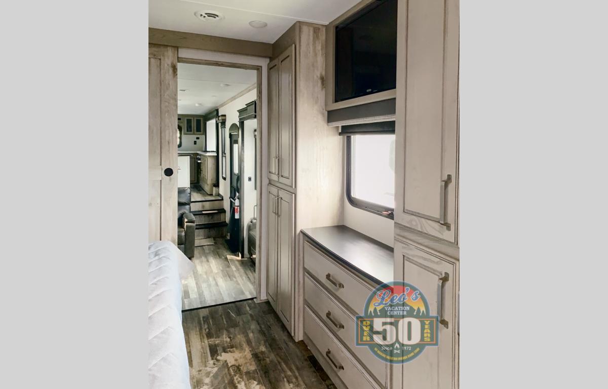 Used 2022 Keystone RV Alpine 3790FK Fifth Wheel at Leo's Vacation ...