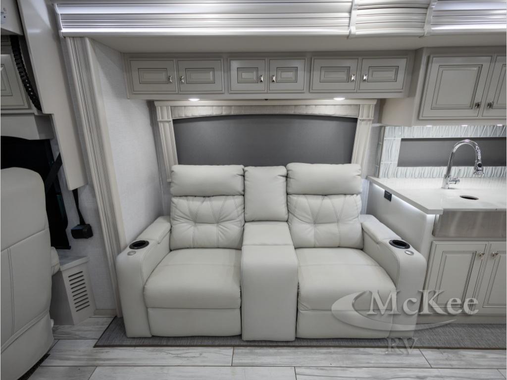 Used 2024 Fleetwood RV Discovery LXE 44B Motor Home Class A - Diesel at ...