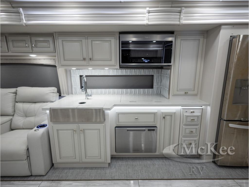 Used 2024 Fleetwood RV Discovery LXE 44B Motor Home Class A - Diesel at ...