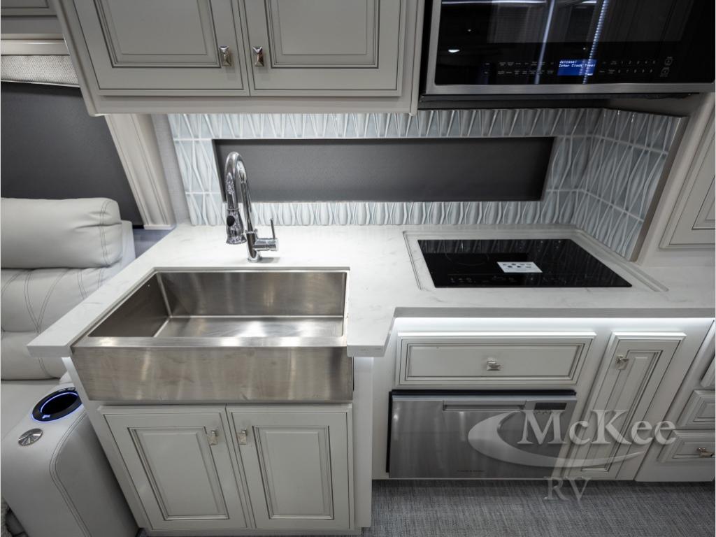 Used 2024 Fleetwood RV Discovery LXE 44B Motor Home Class A - Diesel at ...